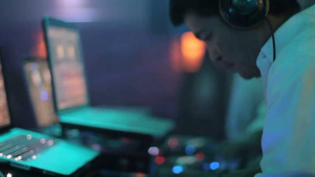 DJ Willi in Action - YouTube