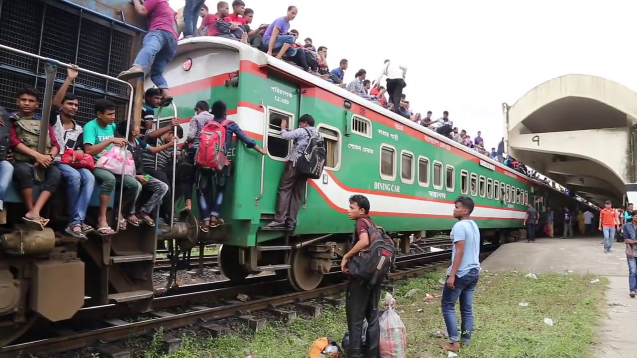 keadaan stasiun kereta api india tidak jauh beda dengan indonesia waktu ...