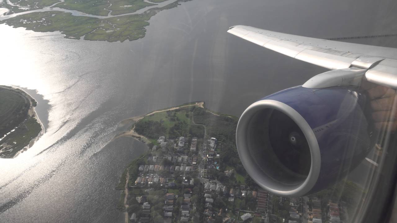 Powerful Engines! Amazing Delta Boeing 757-200 Takeoff in 4K! - YouTube