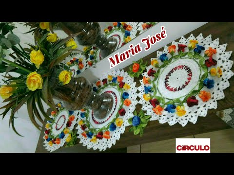 1/ 2 Caminho com lindas e delicadas flores em crochê com Maria José 😘😘 ...