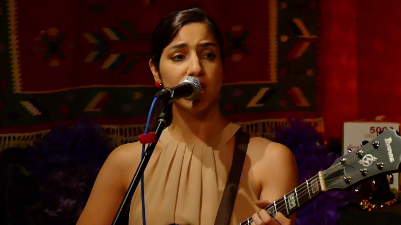 Sarah Fard - "Lazy Rhyme" [LIVE at lilypad] - YouTube
