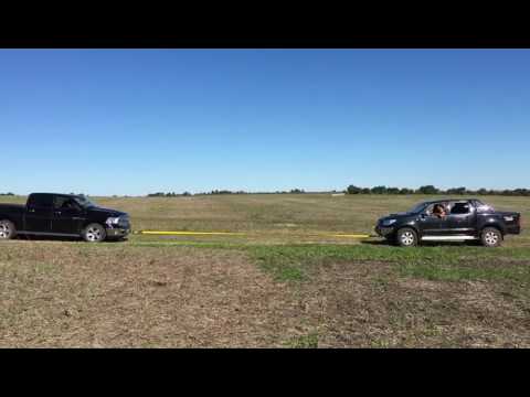 RAM VS HILUX - YouTube