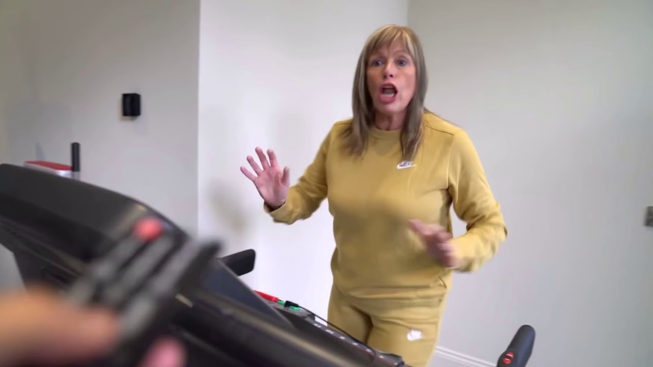 Morgz Mum gets PAUSED! and falls off treadmill - YouTube