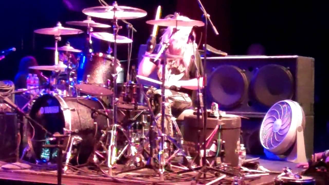 Robert Sweet drumming - YouTube