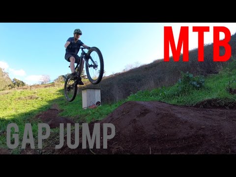 How to build a small MTB gap jump - YouTube