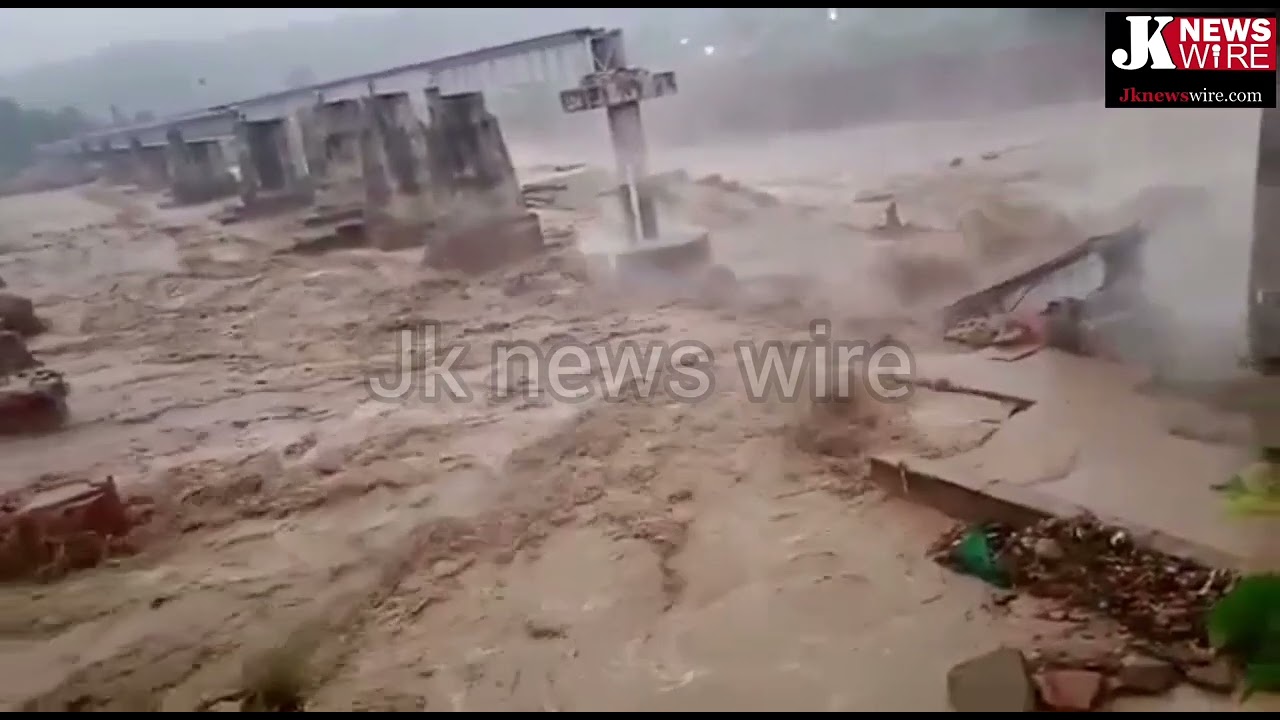 Ninety years old Chakki Bank Bridge on Pathankot-Joginder Nagar railway ...