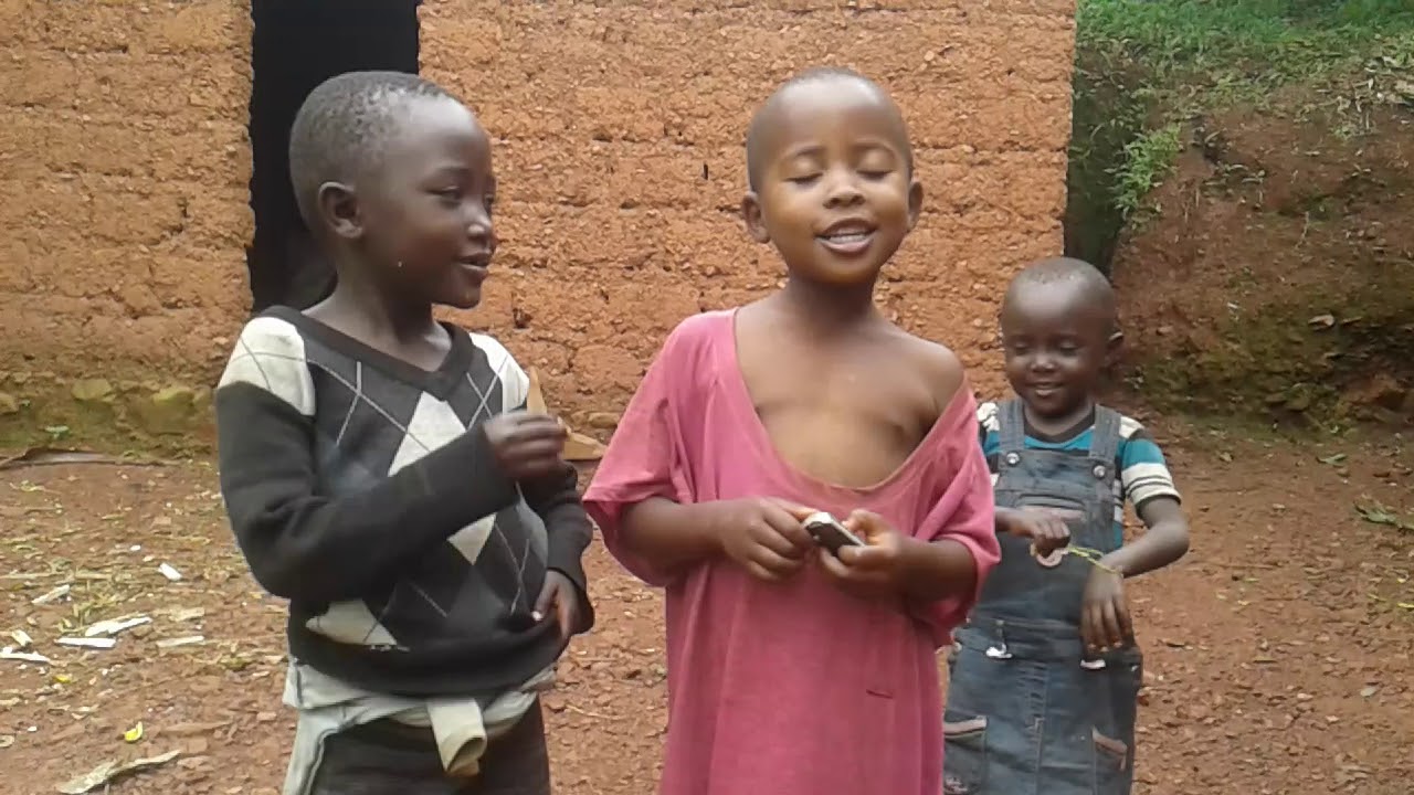 Mbega mbega amagorane ababana she bagusetsa cyanee - YouTube