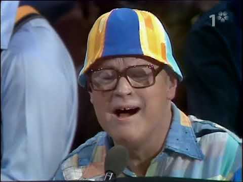 Povel Ramel Tangokavaljeren Live Teater Maxim 1979 - YouTube