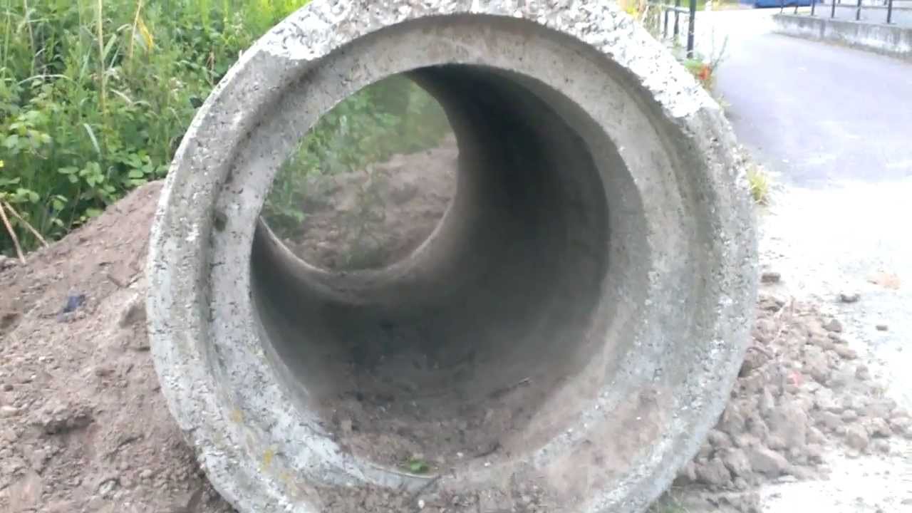 E-maxx in de rioolbuis! - YouTube