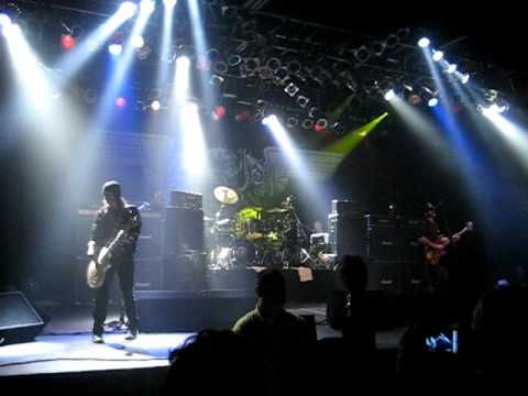 Motorhead Llandudno New Song Get Back In Line 13/11/10 - YouTube