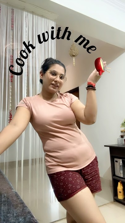 Cook with me🫕| chef mode on👩‍🍳|| #cookwithme #quickrecipe #youtubeshorts #shortsvideo #cooking ...