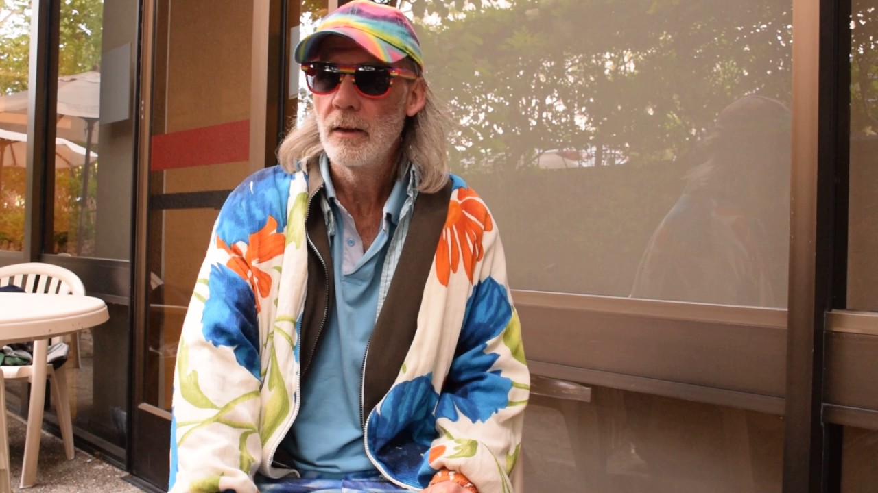 Homeless Guy Sings 'Breakdown,' May 24, 2017 - YouTube