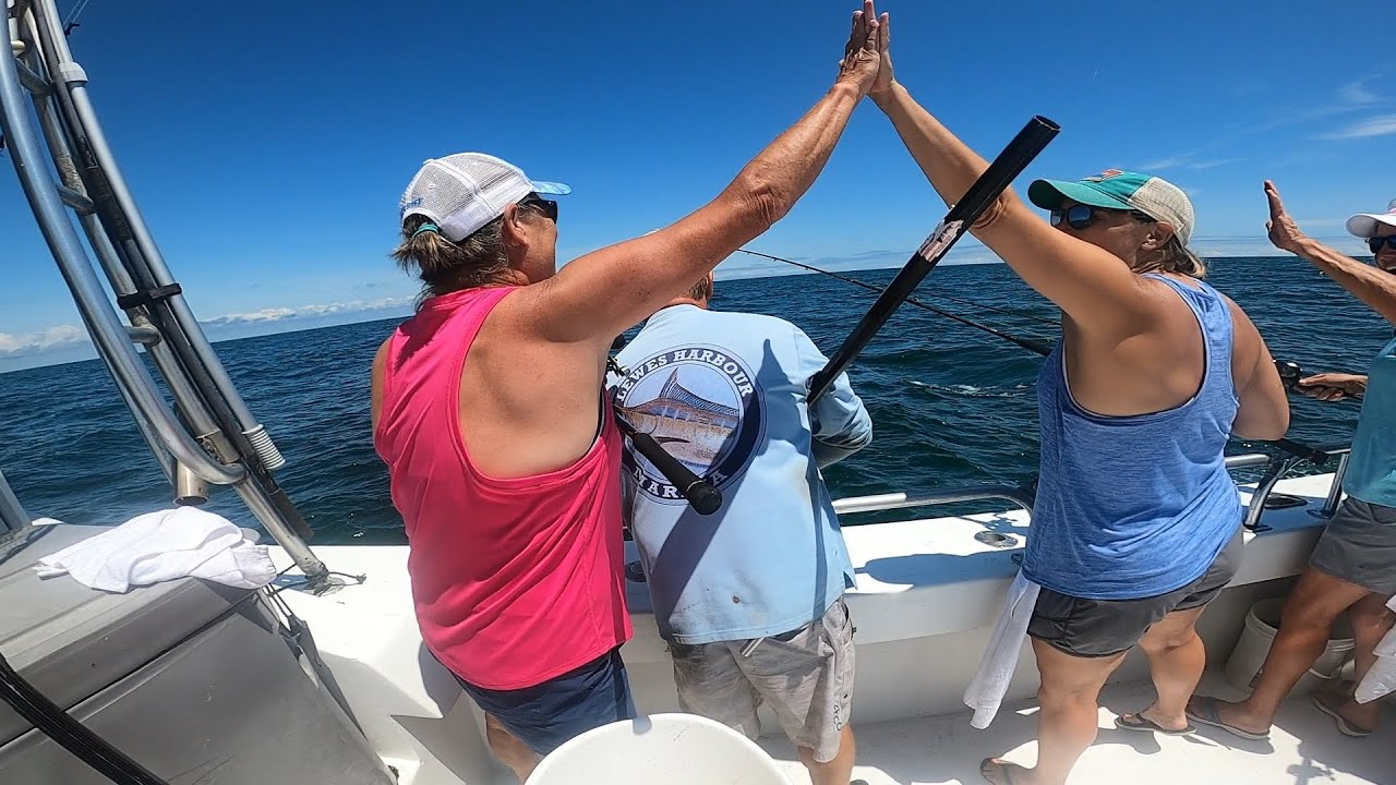THE LADIES SHOWED THE MEN HOW TO FLOUNDER FISH! HOT DELAWARE FLOUNDER ...