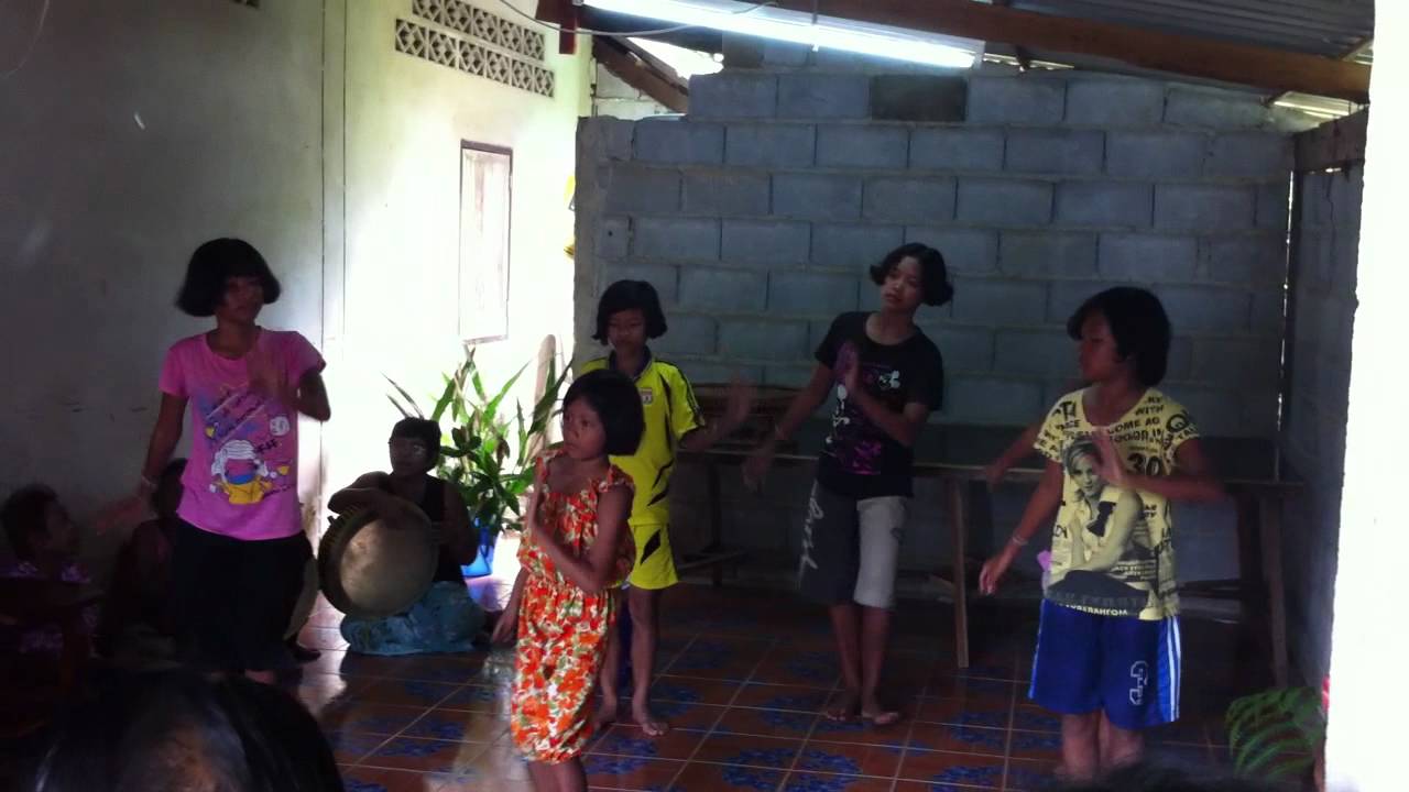 A traditional Moken dance - YouTube