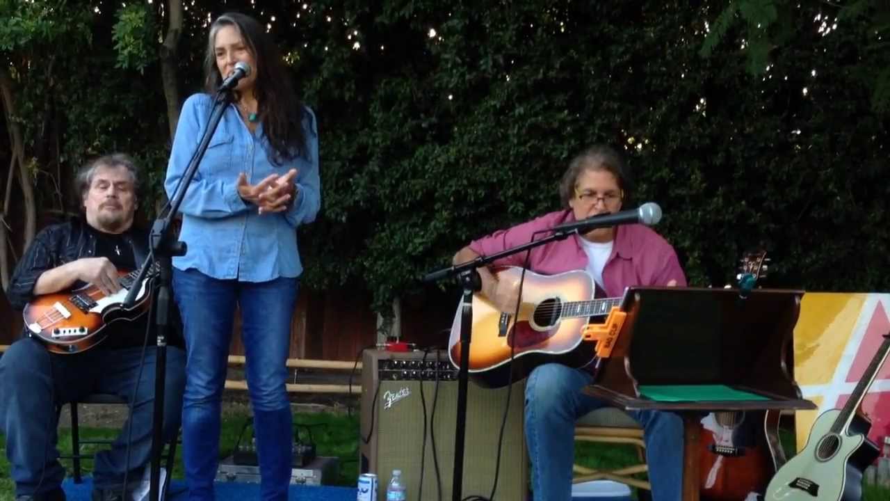 Renee Armand, Concerts On The Lawn 2013, "I Dream Of Highways" - YouTube