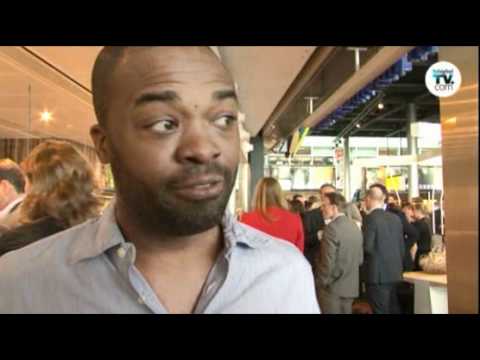 Ramon Beuk opent Fair Taste Café - YouTube