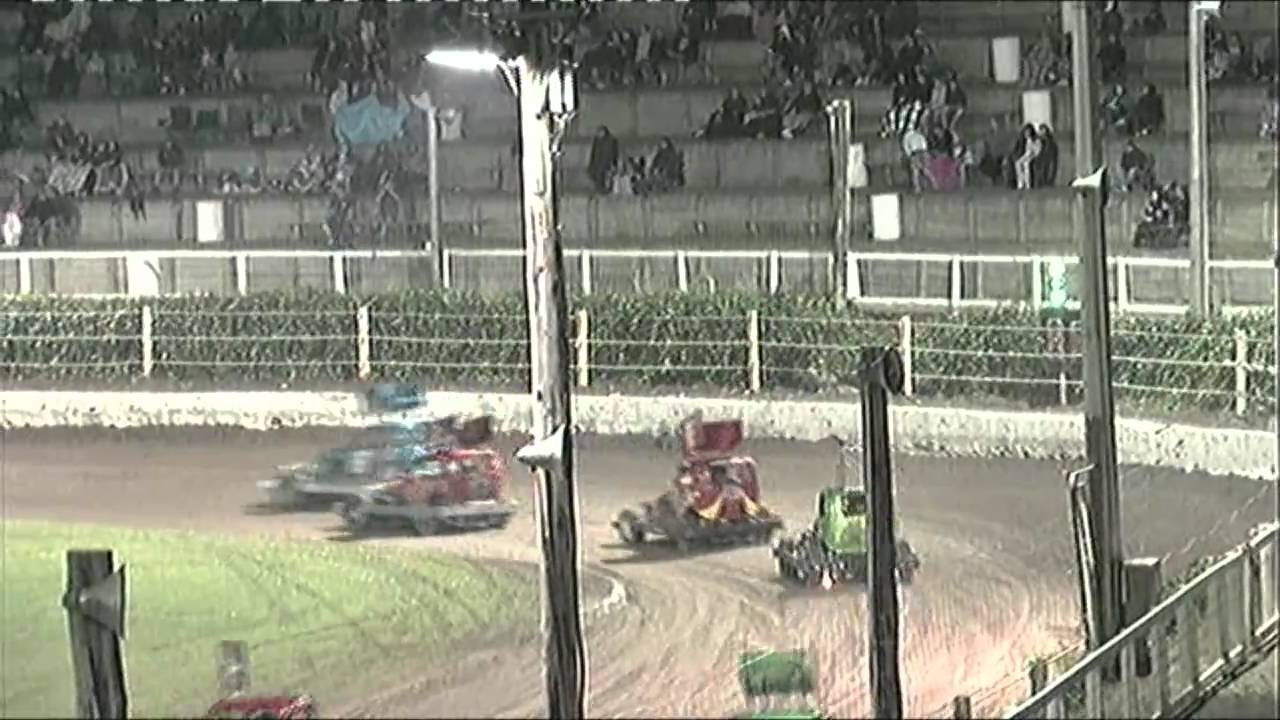 Rotorua Speedway BOP Super Stocks 19/3/2011 - YouTube