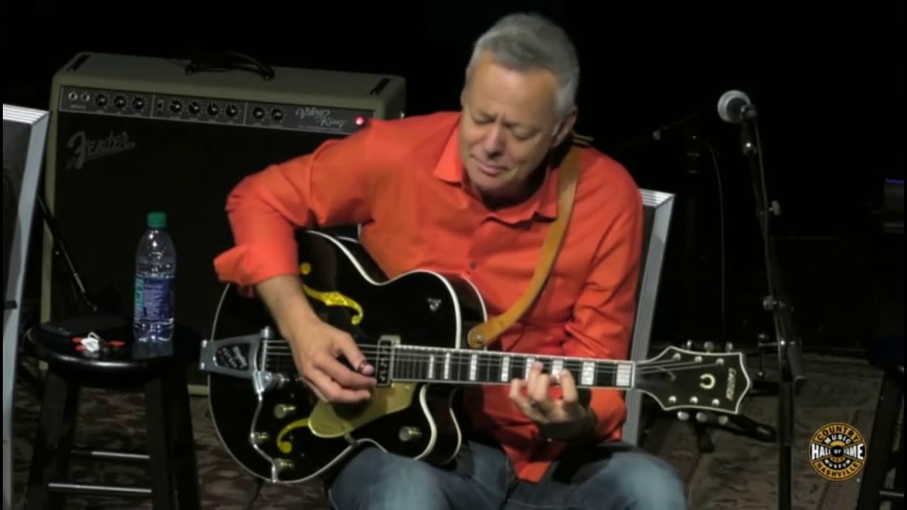 Tommy Emmanuel Plays Chet Atkins' "Dark Eyes" Guitar at The Country ...