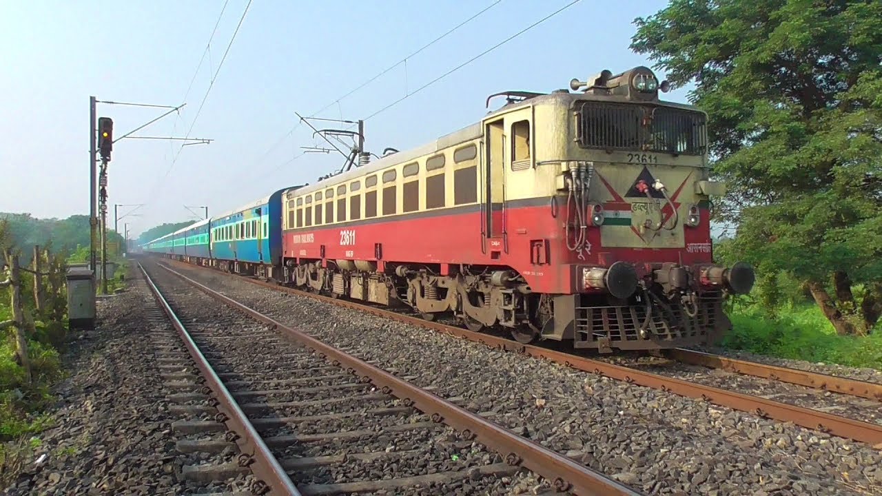 Kolkata-Lalgola Hazarduary Express Train Crossing Kanchrapara Railway ...