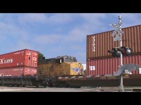 UP Intermodal and Coal Trains Meet in Norway, IA - YouTube