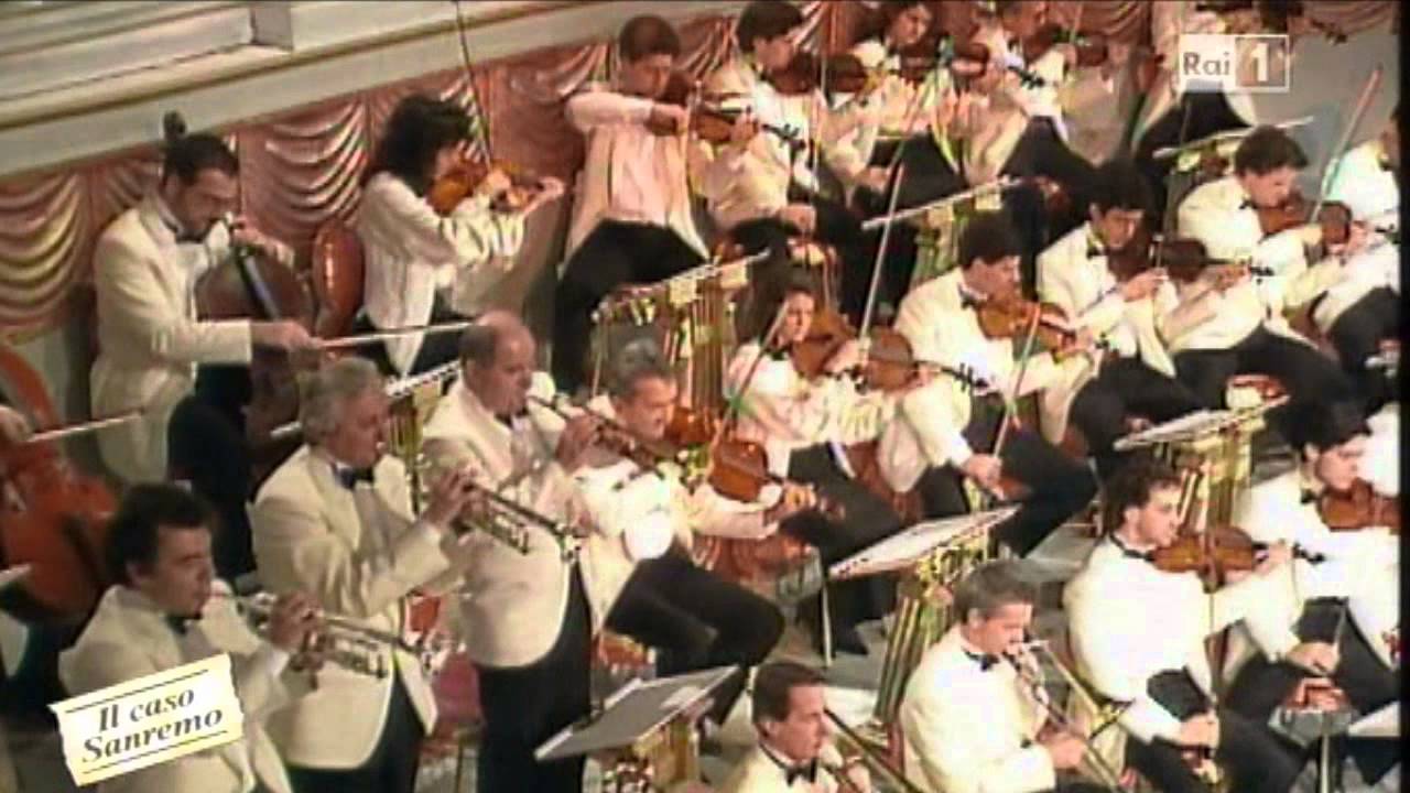 Gigliola Cinquetti in La pioggia. Live con orchestra 1990 - YouTube