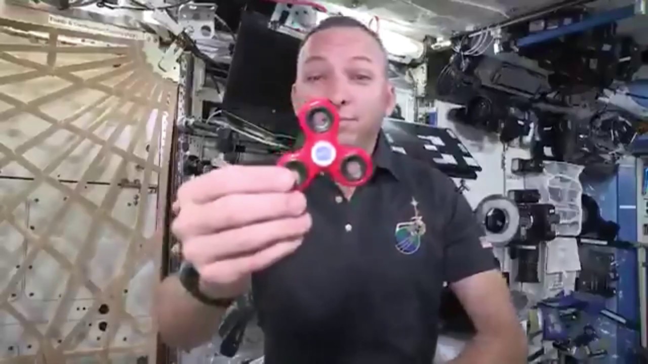 Fidget SPINNER in Space | Space_Verse - YouTube