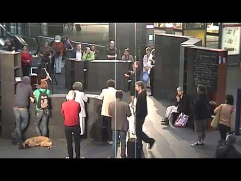 Paula Kramer & Miriam Akkermann: frei:flug am Hauptbahnhof Berlin 18.9. ...