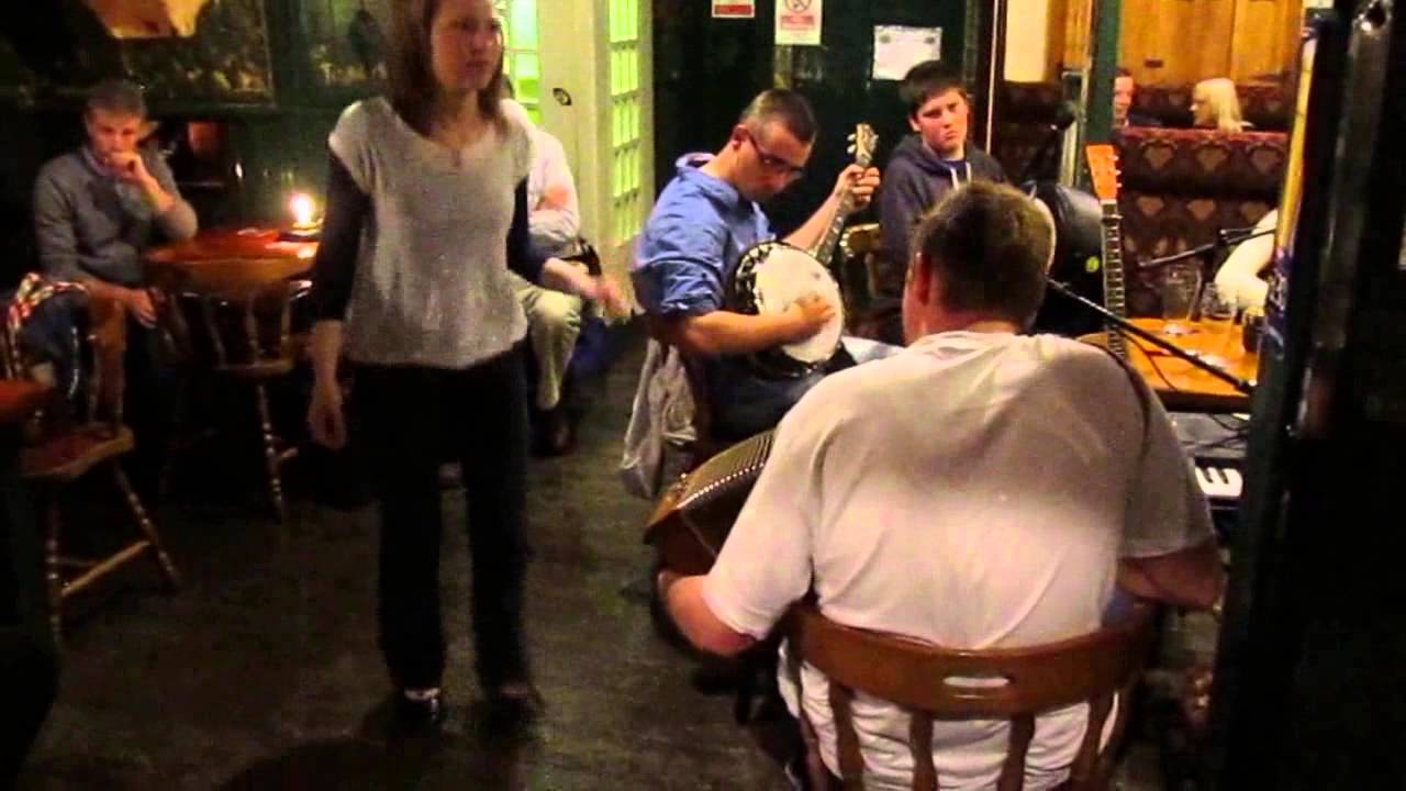 River dance - Irish pub - YouTube