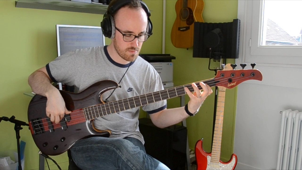 Master Blaster (bass playalong from Stevie Wonder) - YouTube