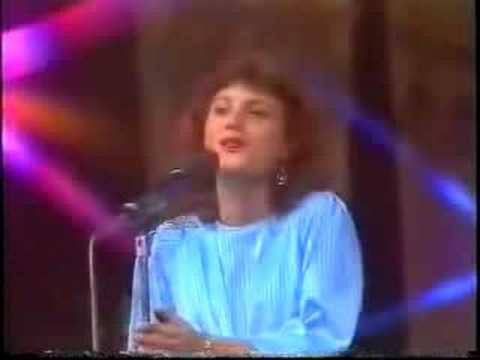 Merita Halili - Lule të bukura ka Tirana - YouTube