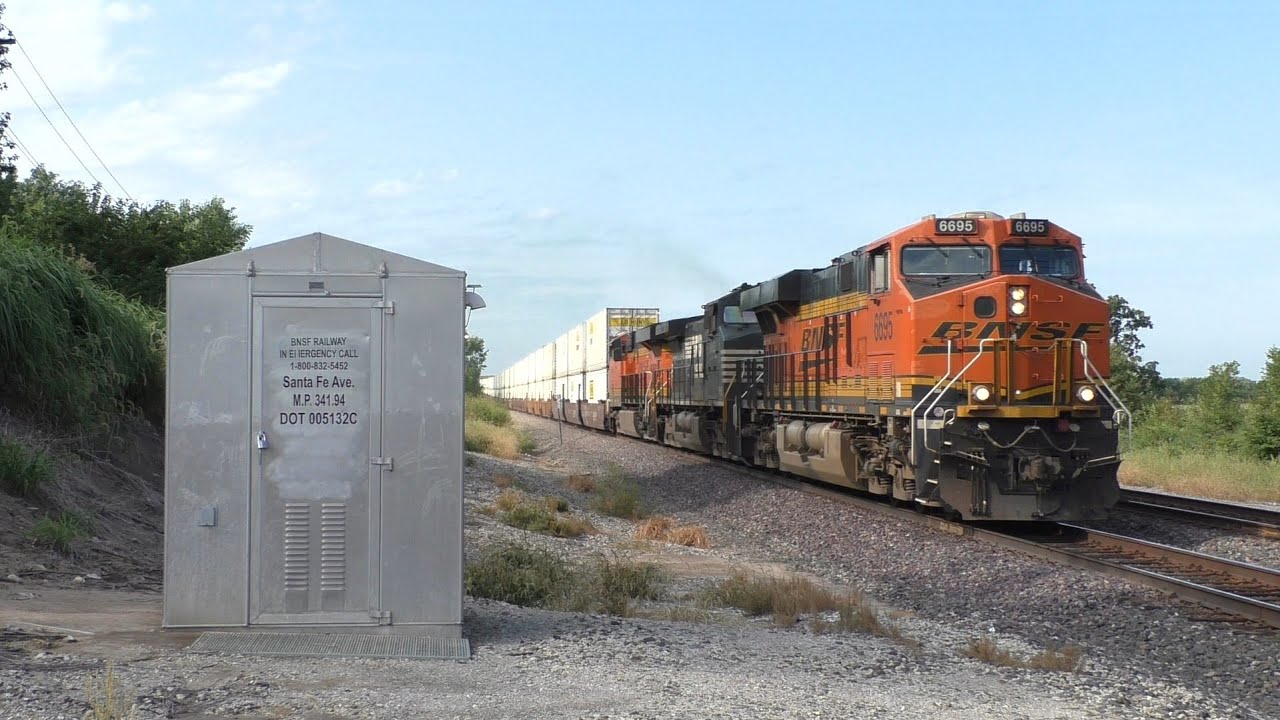 BNSF Marceline Sub Trains Around Bucklin, MO - YouTube
