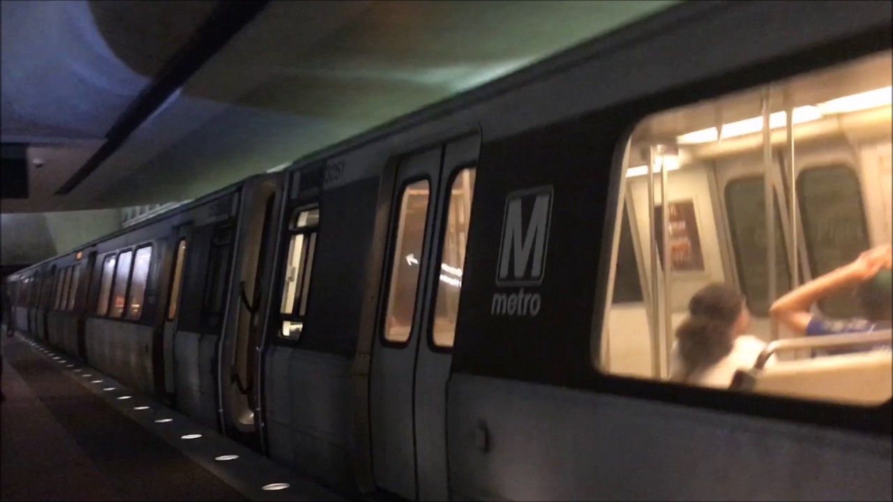 Yellow Line Metro Train Leaving Mt. Vernon Square Station Washington DC ...