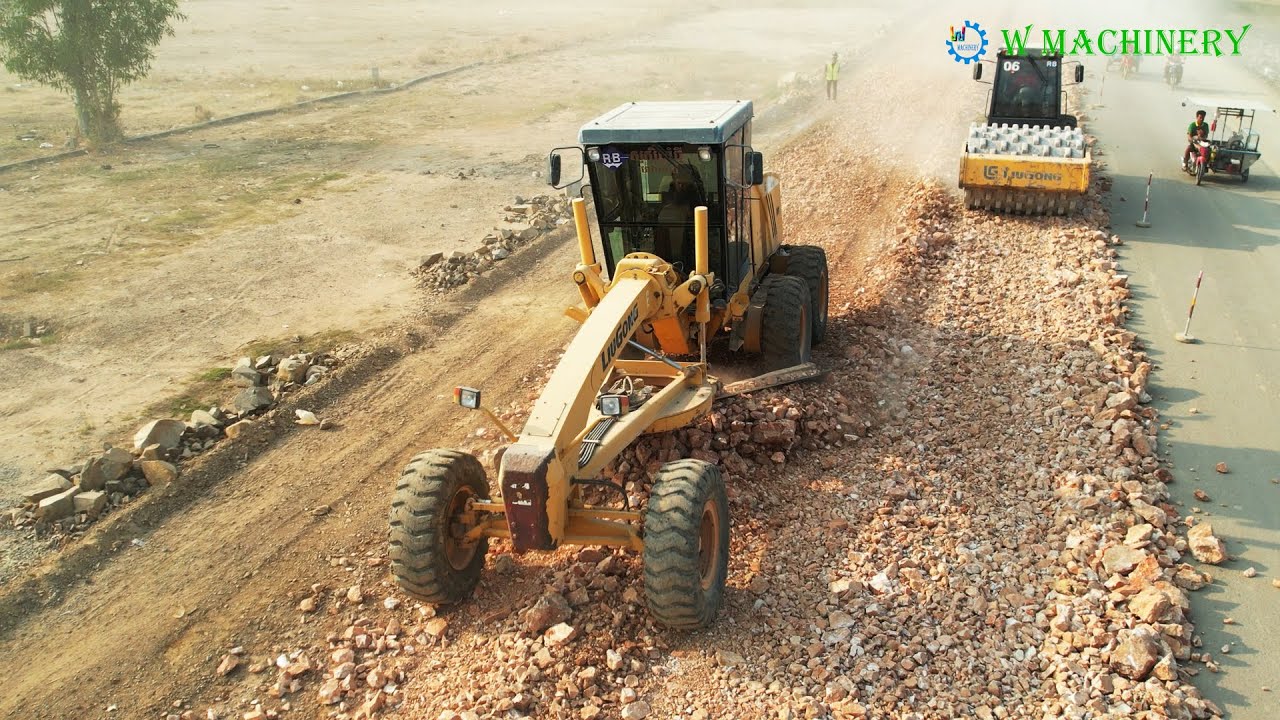 Liugong Grader Spreading Rock Installing Foundation Roads | Great ...
