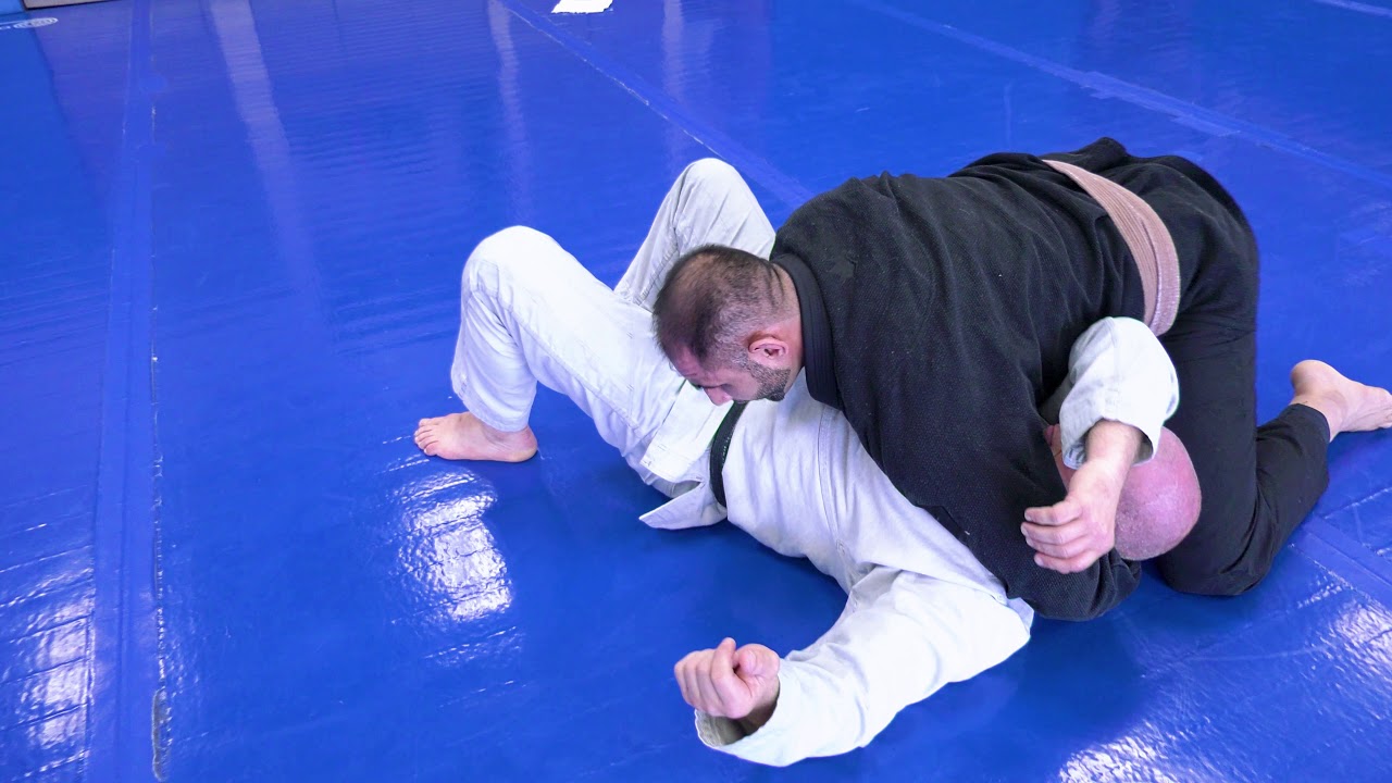Setting up the darce choke from the opposite side - YouTube
