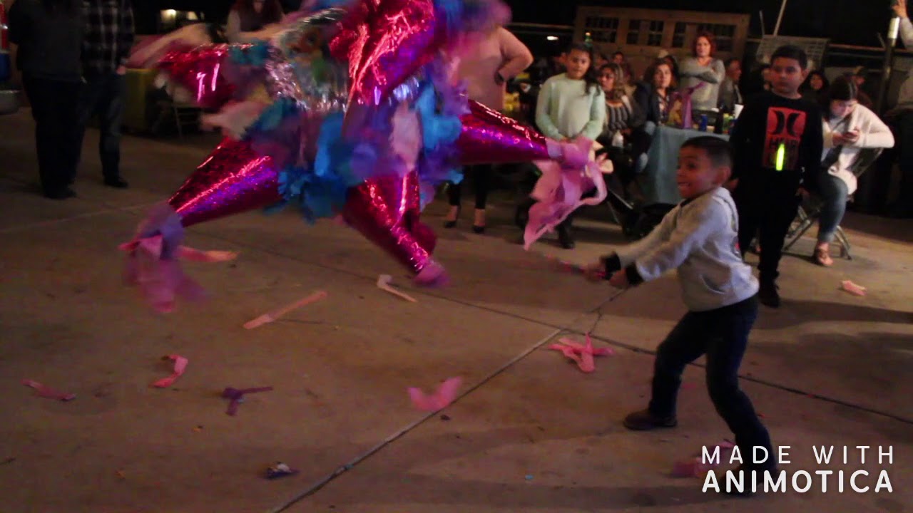 Kids Breaking Pinata!!! - YouTube