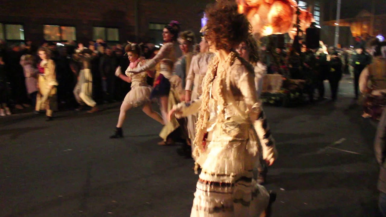 Land of Green Ginger Parade by Macnas, Hull 11 November 2017 - YouTube