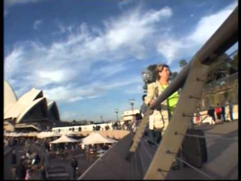 Spheres UFO captured over Sydney Opera house.28.08.20.1634.Pm. - YouTube