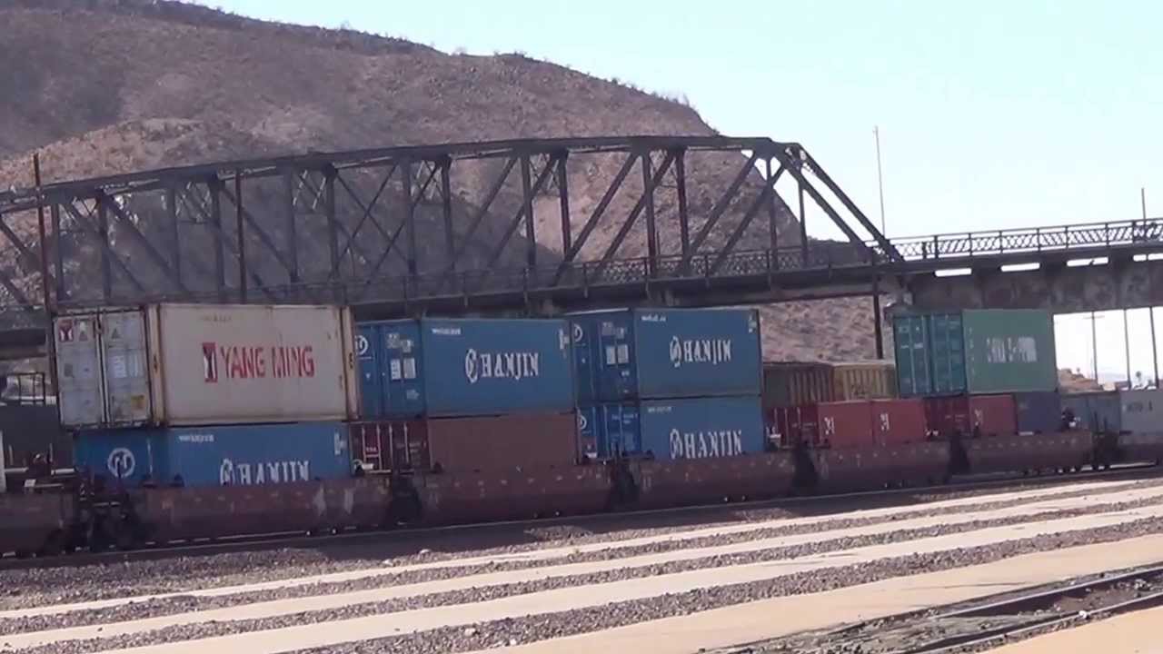 BNSF train 6664 / 4404 is going East bound and West bound through ...