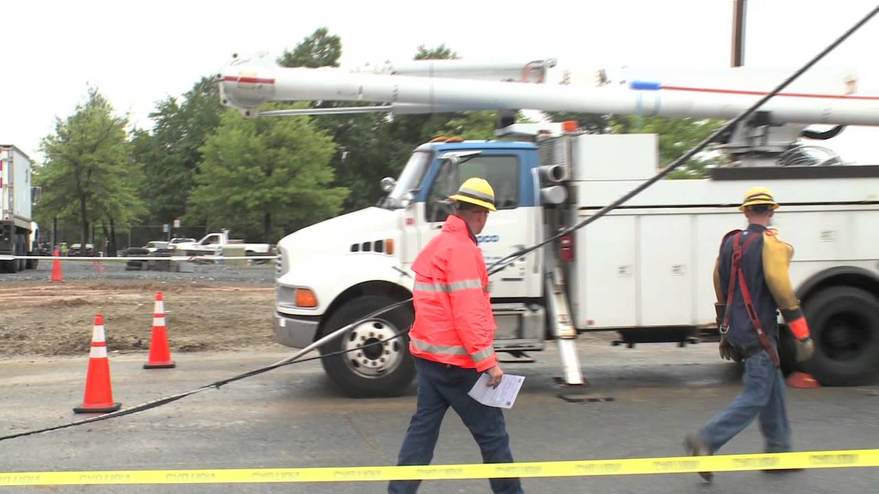 Linemen Demonstrate How We Restore Power - YouTube