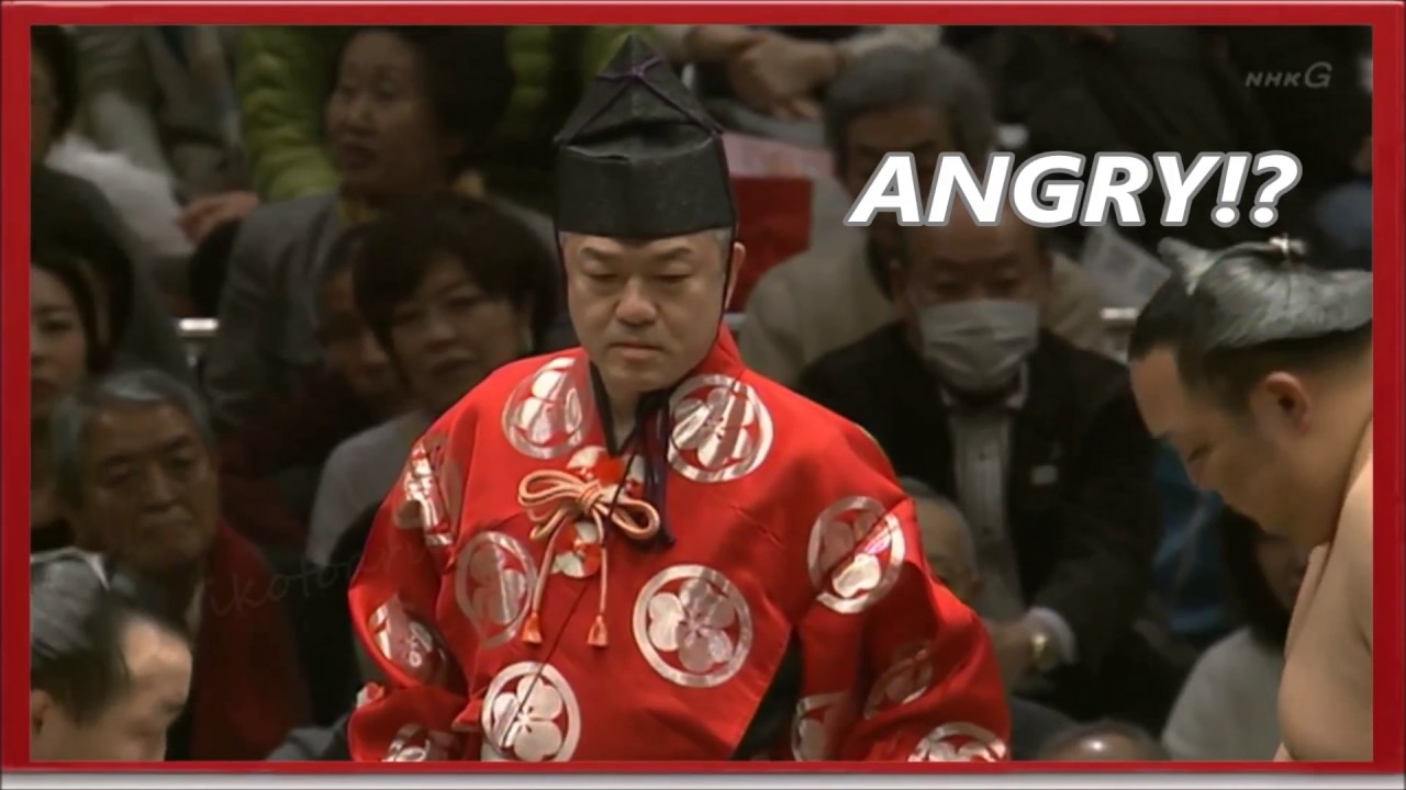 Angry Sumo Gyoji (judge) YELLING! - YouTube