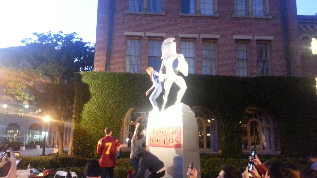 UCLA VS USC Campus fight - YouTube