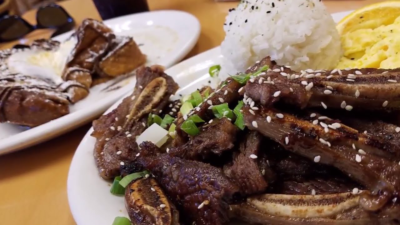 LAS VEGAS FOOD REVIEW BEST BREAKFAST PLACE TO EAT BABYSTACKS CAFE - YouTube