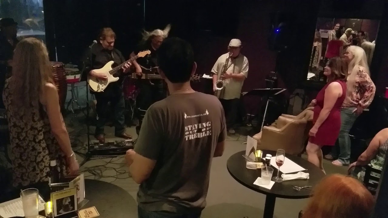 Bubba Hernandez y Los Super Vatos final song at the Forum Country Club ...