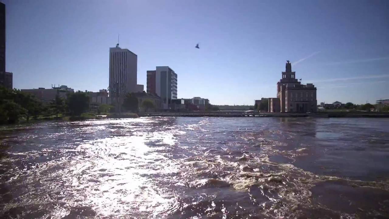 Downtown Cedar Rapids as the Cedar River crests around 22 feet on Sept ...