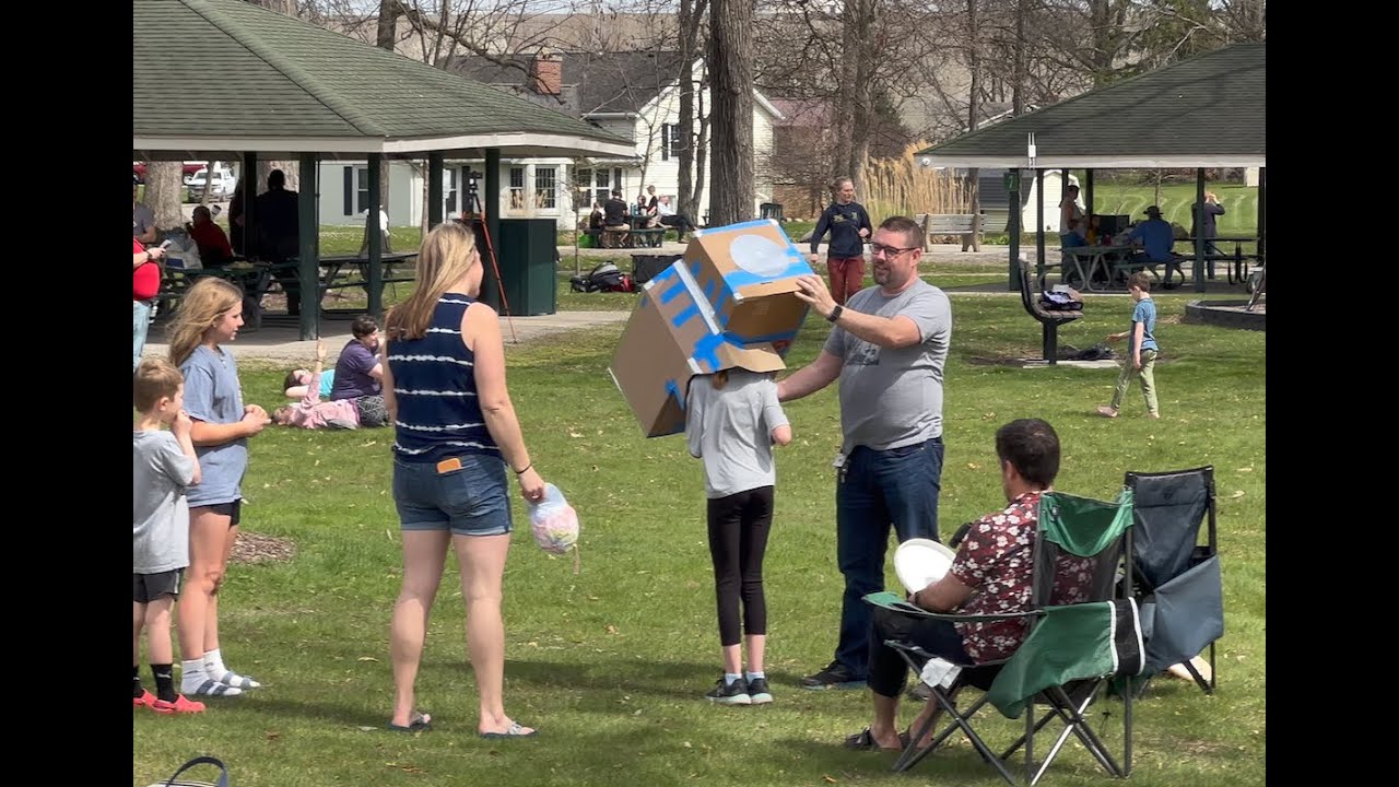 Crowds Gather in Ottawa Ohio for the Eclipse 2024 - YouTube