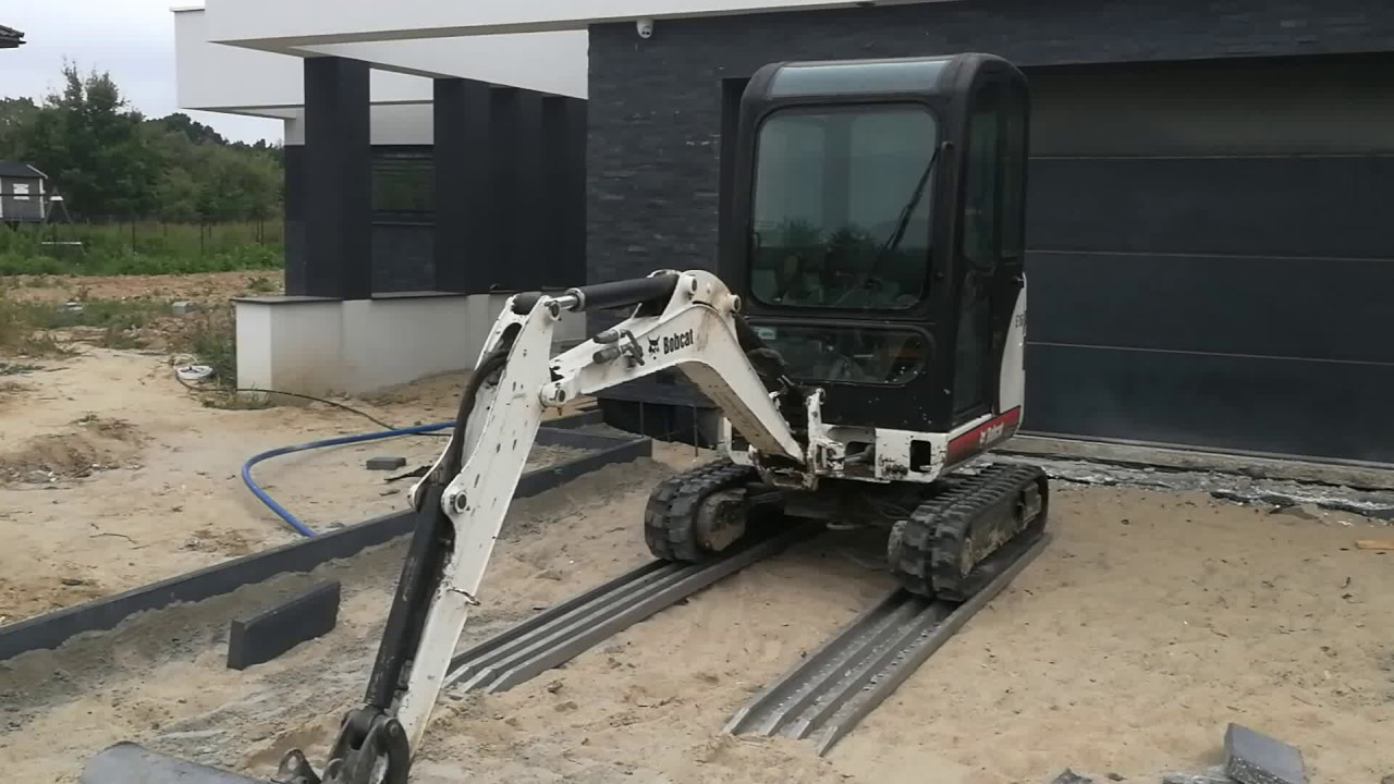 Minikoparka Bobcat E16 - YouTube