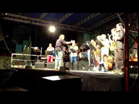 MinAfric Orchestra plays \
