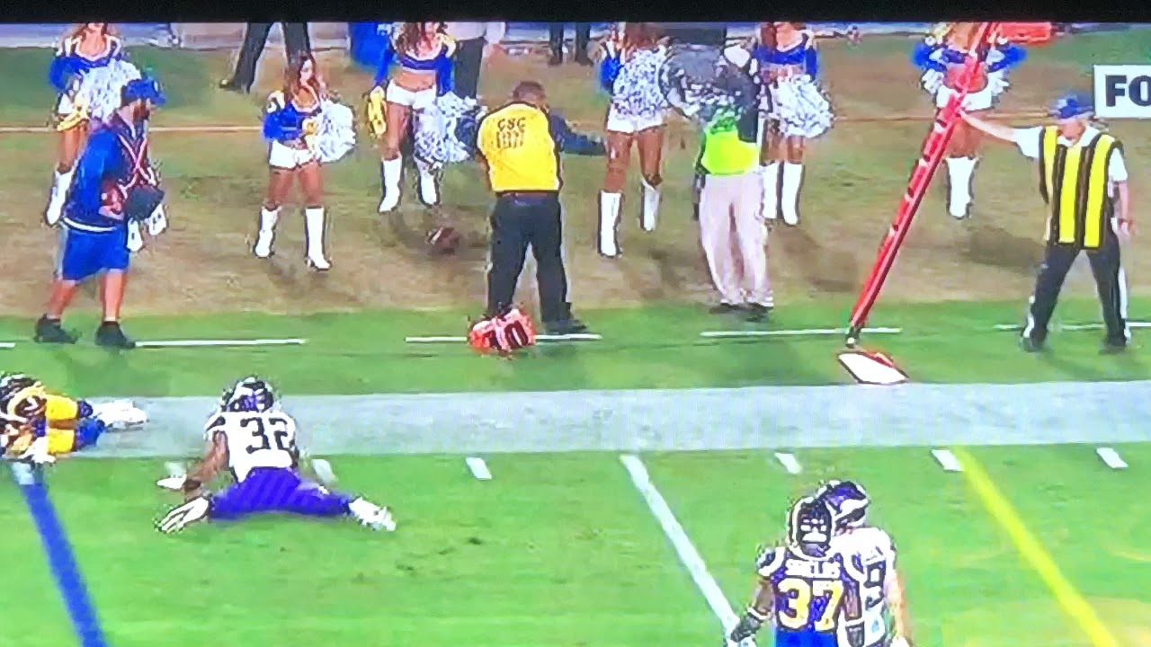 NFL Security guard Breaks Ankle, Falls Hard - YouTube