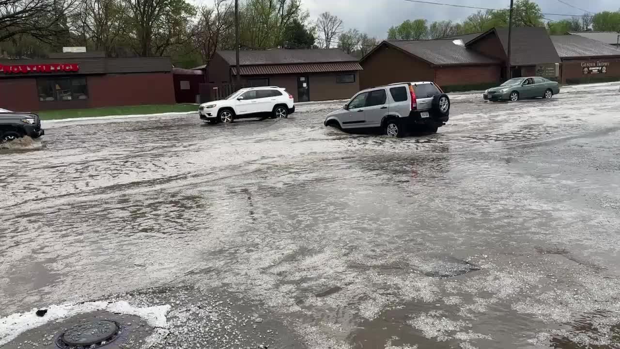 Omaha streets flood during Thursday's storm - YouTube