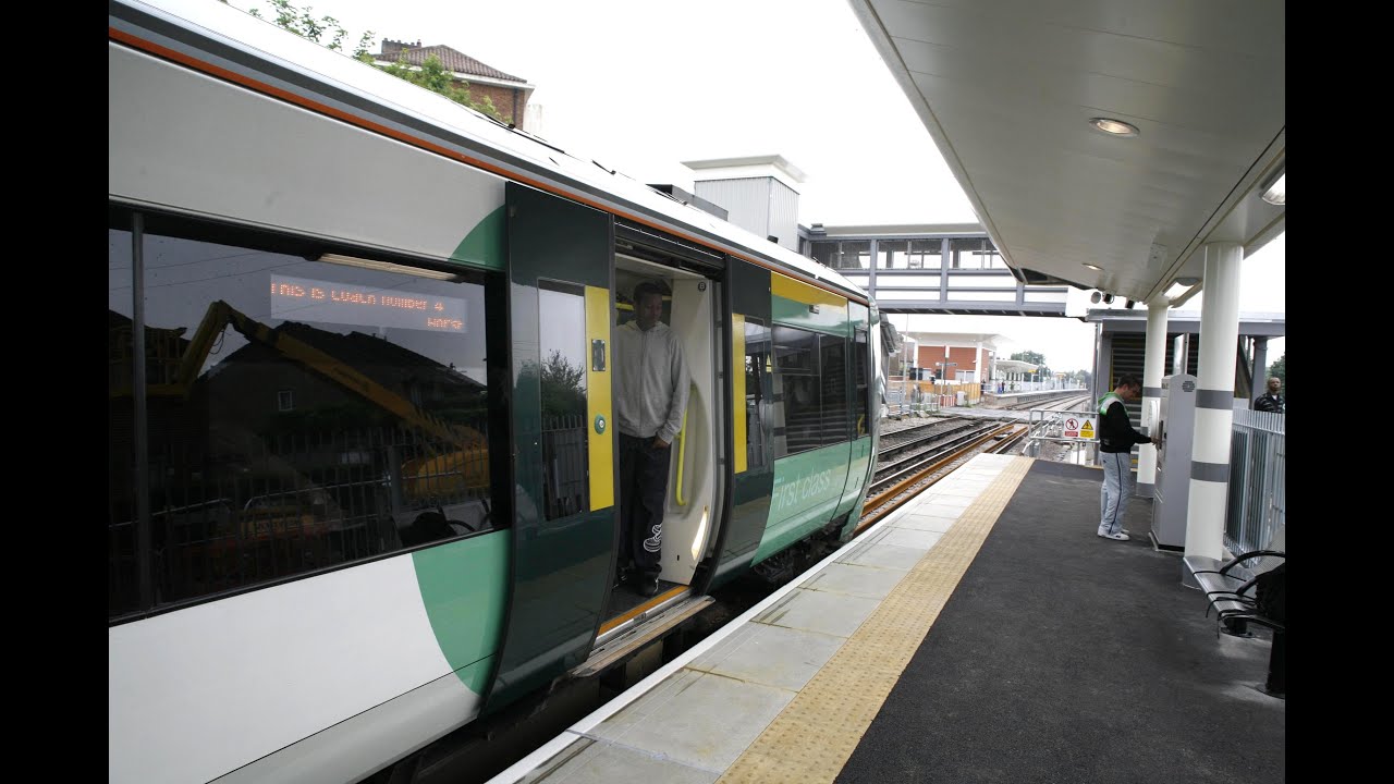 Southern Train - London Victoria to Mitcham Eastfield - YouTube